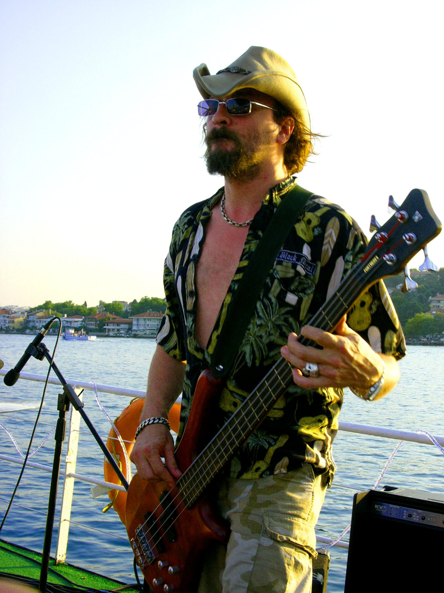 CROSSING THE BRIDGE - THE SOUND OF ISTANBUL - mk2 Films